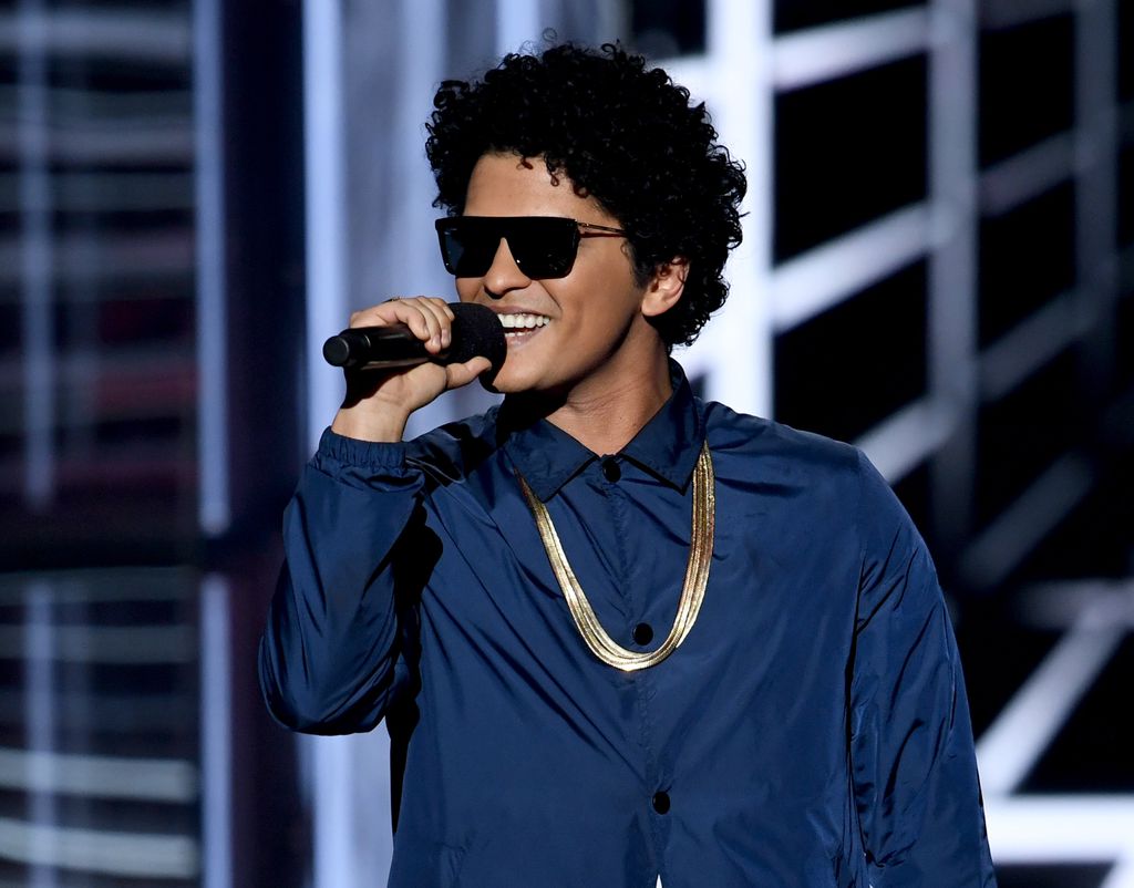 Falando Com A Lua Album De Bruno Mars Bruno Mars Encerra O The Town E