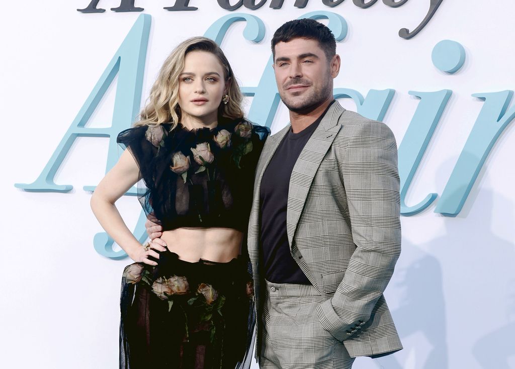 Zac Efron Et Vanessa Hudgens S'embrassent Sur La Plage Photos De Zac