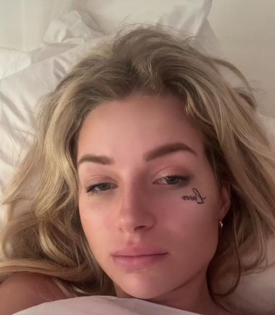 Kate Moss Weißes Herz Tattoo