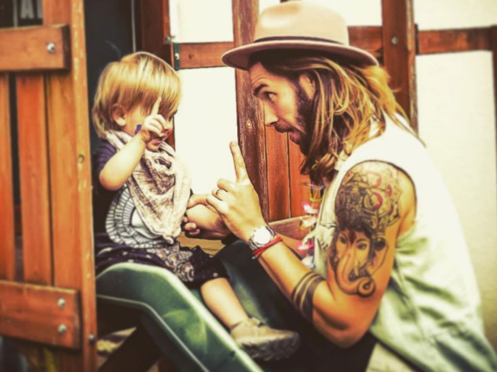 Männerwochenende für Gil Ofarim & Noch-Einzelkind Leonard! | Promiflash.de