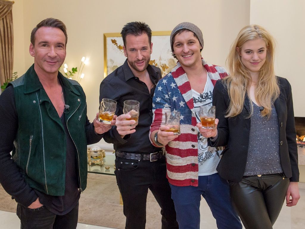 Was ist passiert? Larissa-Eklat beim Promi-Dinner! | Promiflash.de