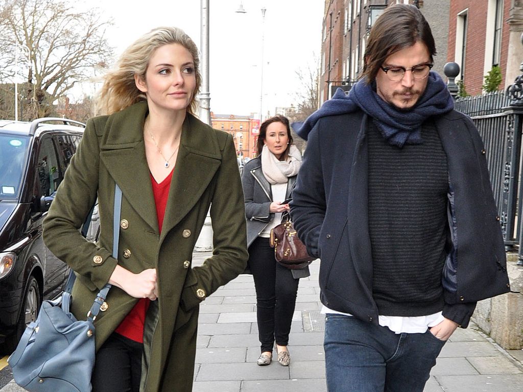 Miese Laune! Josh Hartnett mit Flunsch & Freundin | Promiflash.de