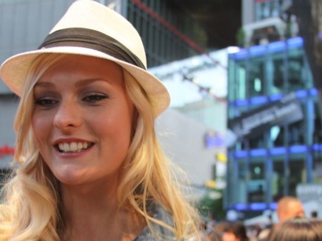 GNTM-Stuntfrau: "Ich vergewaltige mein Bett" | Promiflash.de