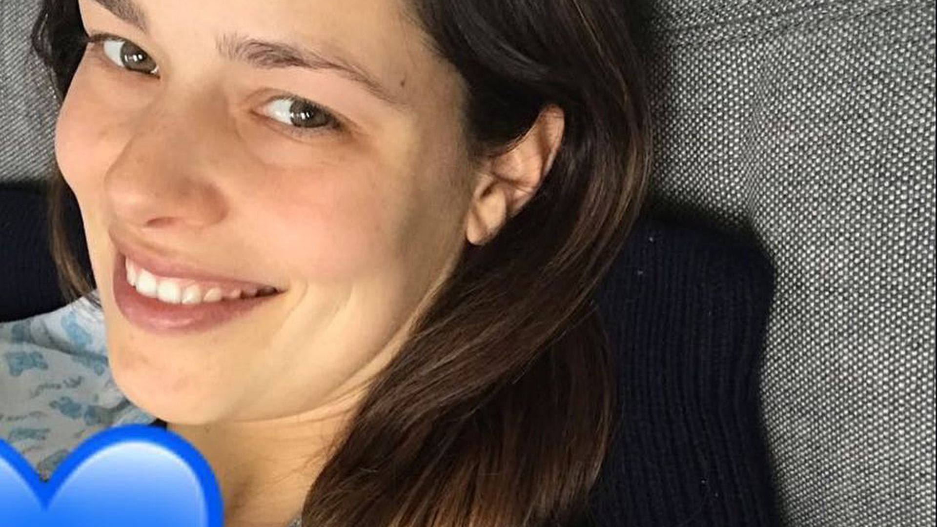 Ernster Hintergrund: Ana Ivanovic postet Baby-Kuschel-Foto! | Promiflash.de