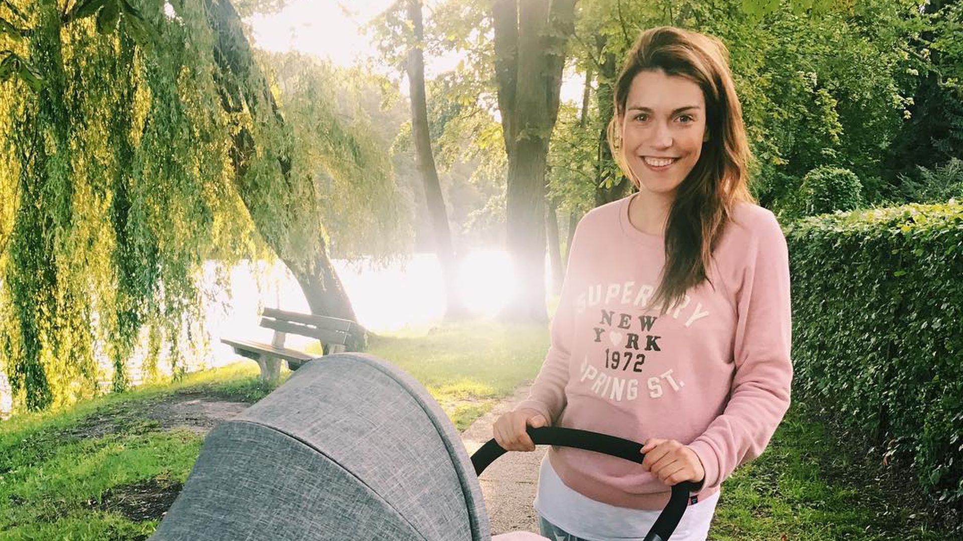 Spaziergang mit Töchterchen: RTL-Star Annett Möller strahlt ...