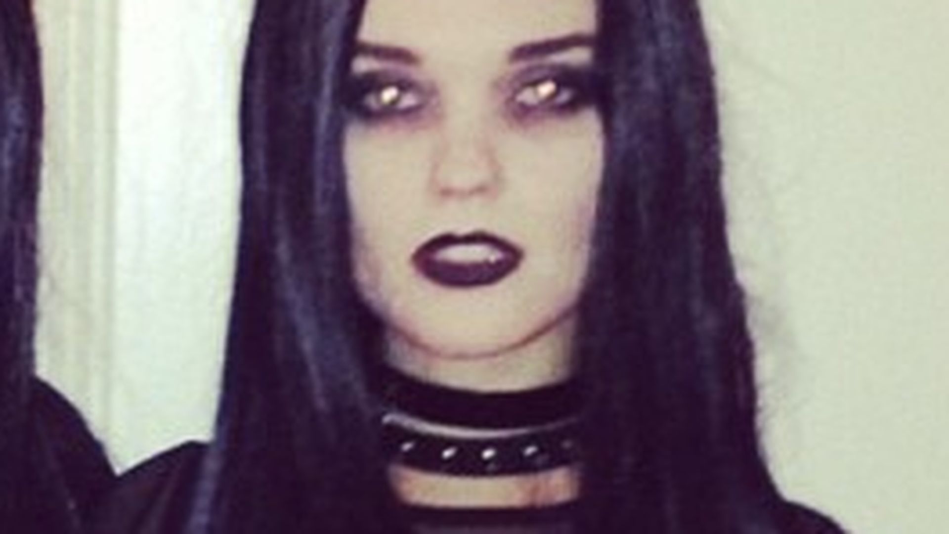 Bonnie Strange: Gothic-Queen feiert Halloween | Promiflash.de