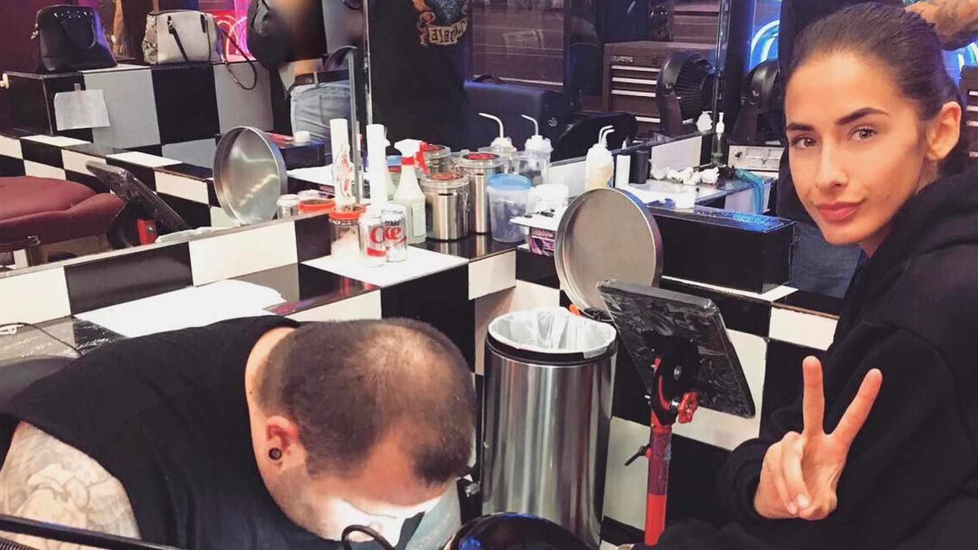 Spontan-Tattoo: GNTM-Brenda legt sich unter die Nadel! | Promiflash.de