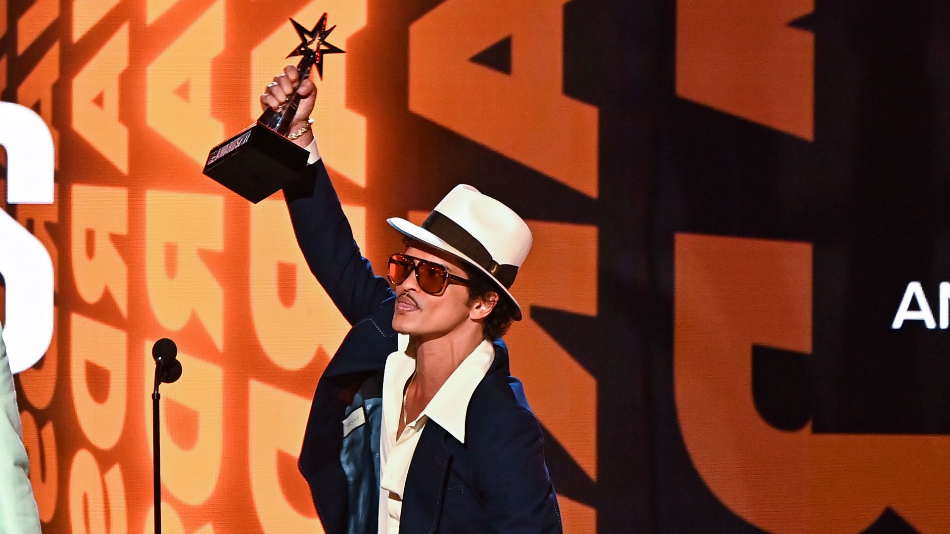 BET Awards | Promiflash