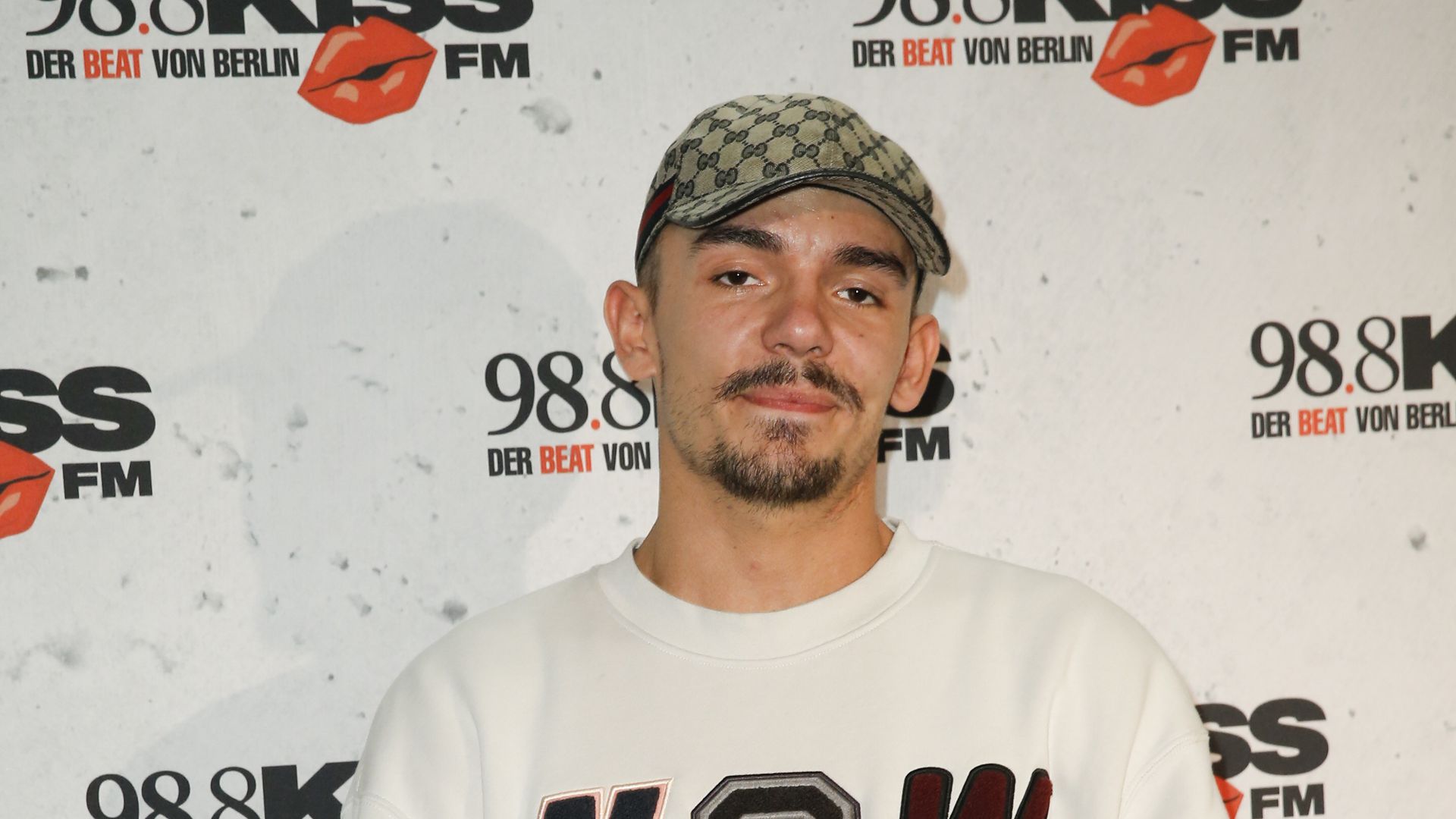 "Shem-Shem"? Capital Bra im Kids-Interview in Erklärungsnot | Promiflash.de