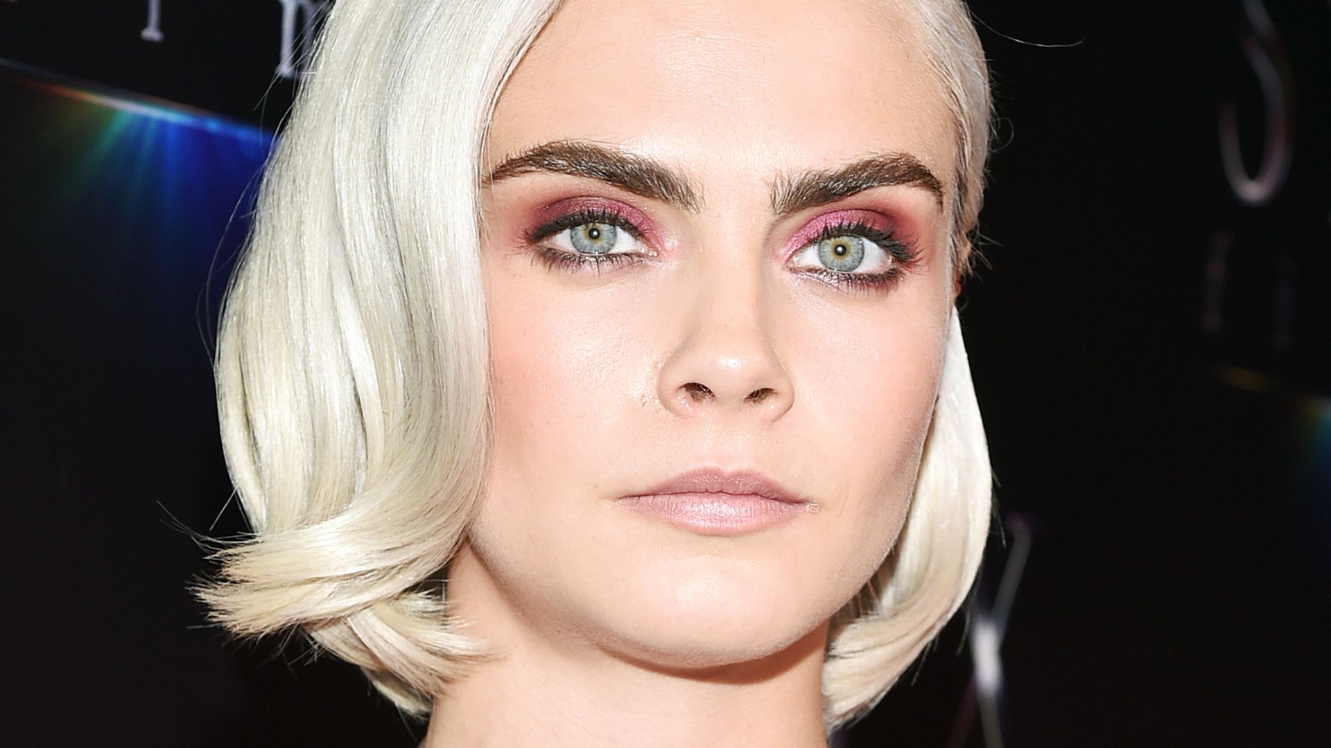 Dunkle Linien: Beauty-OP bei Cara Delevingne? | Promiflash.de