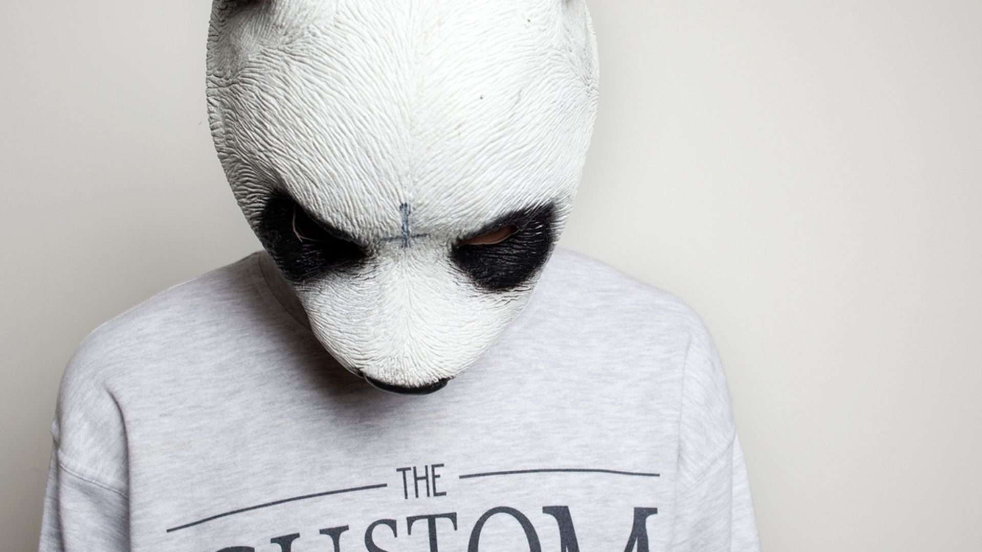 Endlich! Cros Debüt-Album kommt schon im Juli! | Promiflash.de