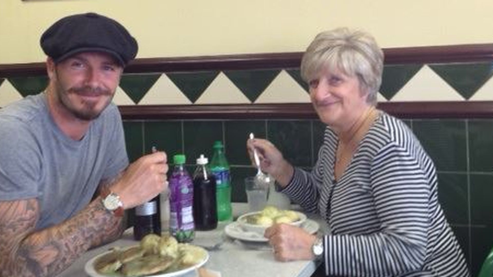 Süß! David Beckham zeigt uns seine Mama | Promiflash.de