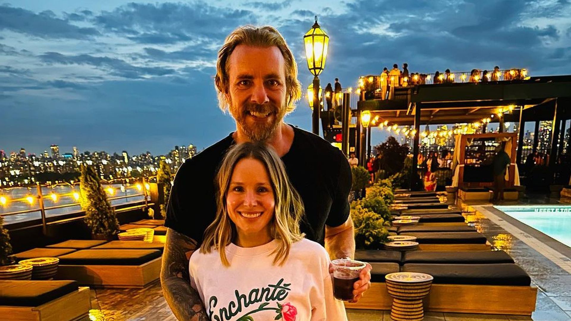 Am Flughafen schlafen: Kristen Bell und Dax rausgeworfen