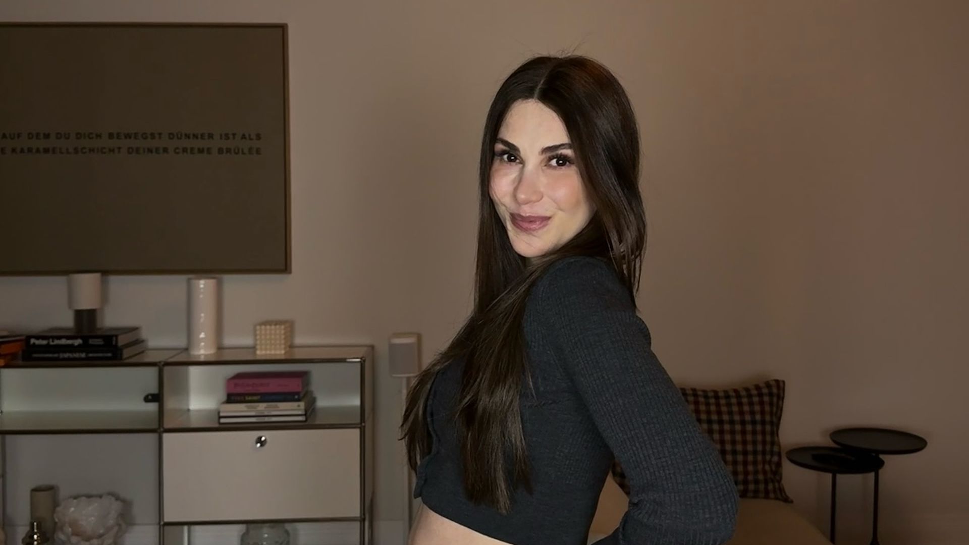 Dr. Emi Arpa arbeitet hochschwanger: Fans feiern sie dafür