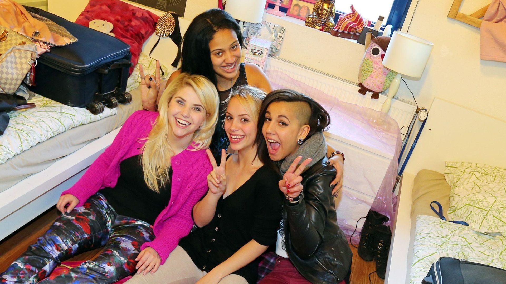 So cool wohnen die DSDS-Kandidaten in der Villa! | Promiflash.de