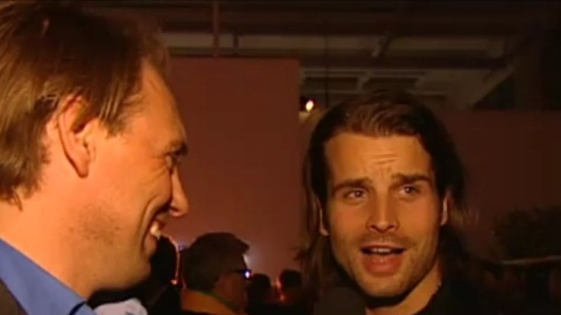 Video: DSDS-Juror Patrick Nuo in Flirtlaune | Promiflash.de