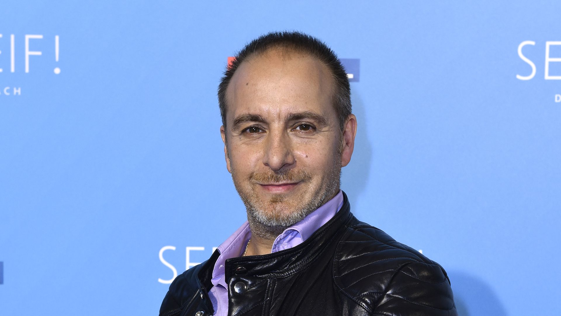 Erdogan Atalay: DAS sind die Bilder seiner Strandhochzeit! | Promiflash.de