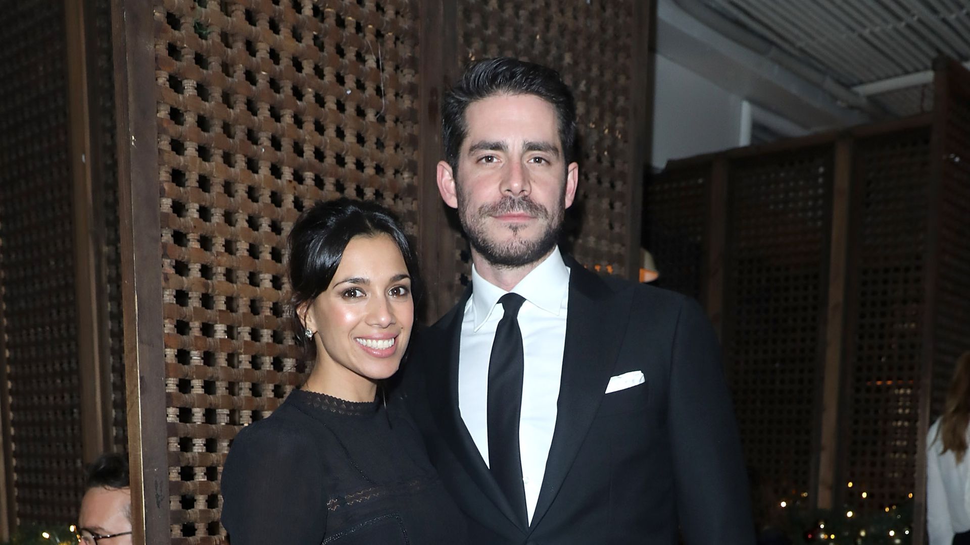 Süßer Jahres-Abschluss: "Emmerdale"-Paar hat sich verlobt! | Promiflash.de