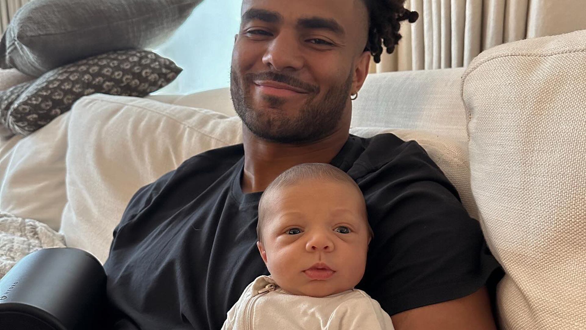 Einen Monat alt: Fred und Sydney Warner zeigen ihren Sohn!