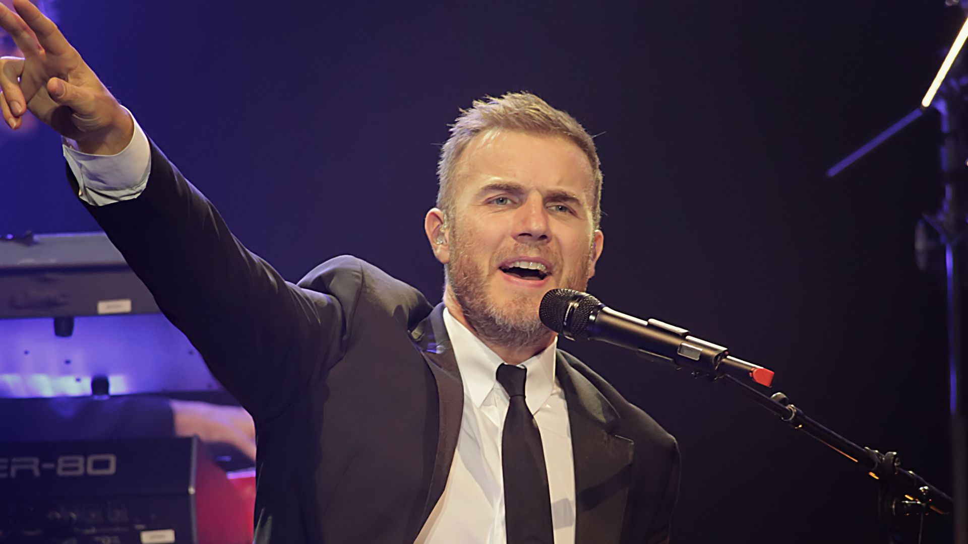 "Keep Your Light Shining": Gary Barlow ist dabei! | Promiflash.de