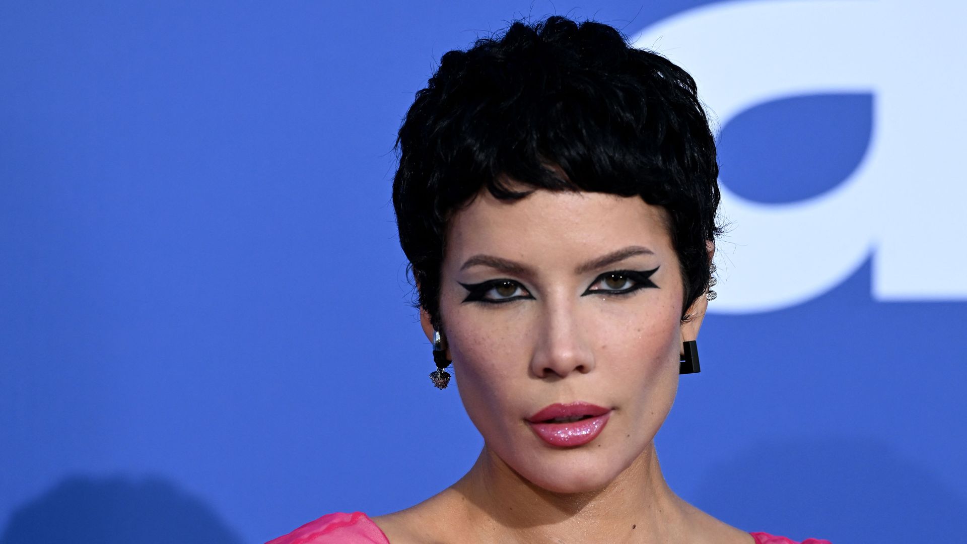 Halsey ehrt Britney Spears auf Social Media und gedenkt Liam