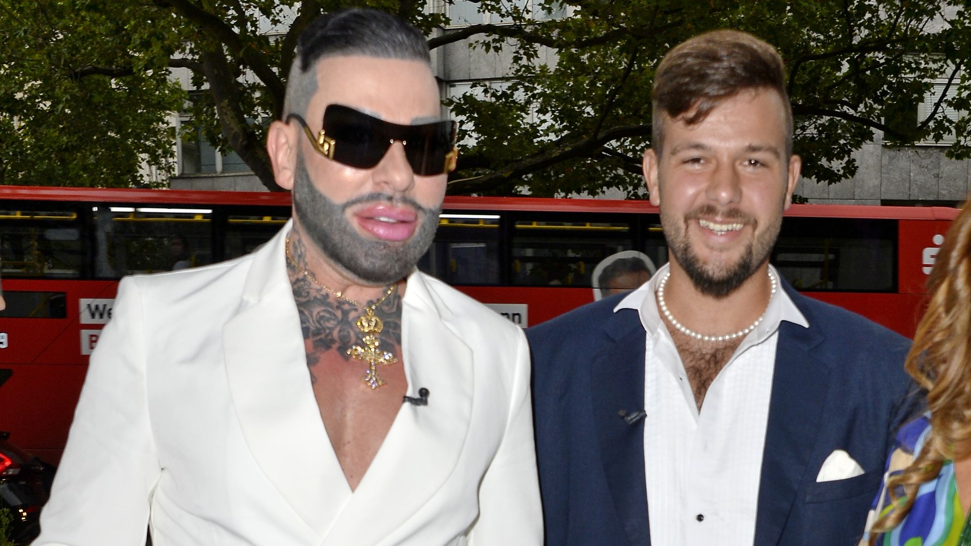 Geht da doch mehr? Harald Glööckler und Marc küssen sich!