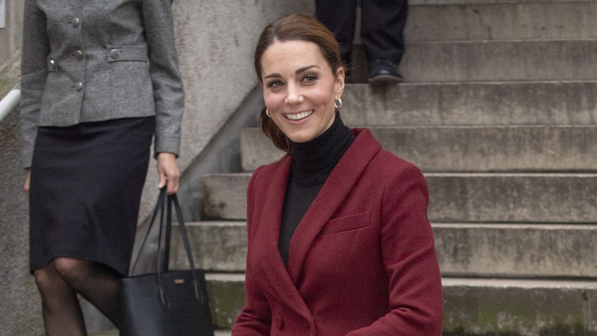 Edler Herbst-Look: Herzogin Kate zeigt ihre schlanken Beine | Promiflash.de