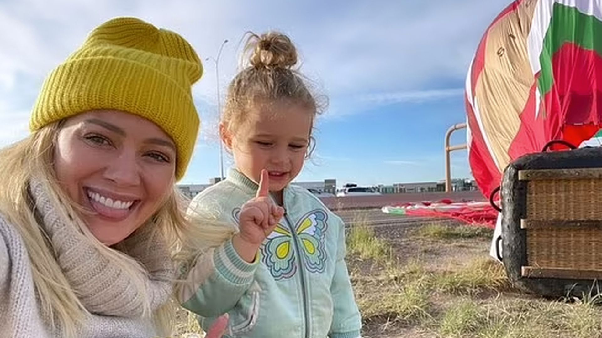 Ereignisreiche Ballonfahrt für Hilary Duff und Tochter Banks