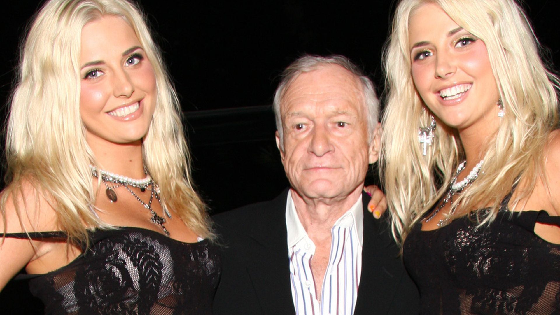 Jetzt wohnen die Playboy-Twins wieder bei Hefner! | Promiflash.de