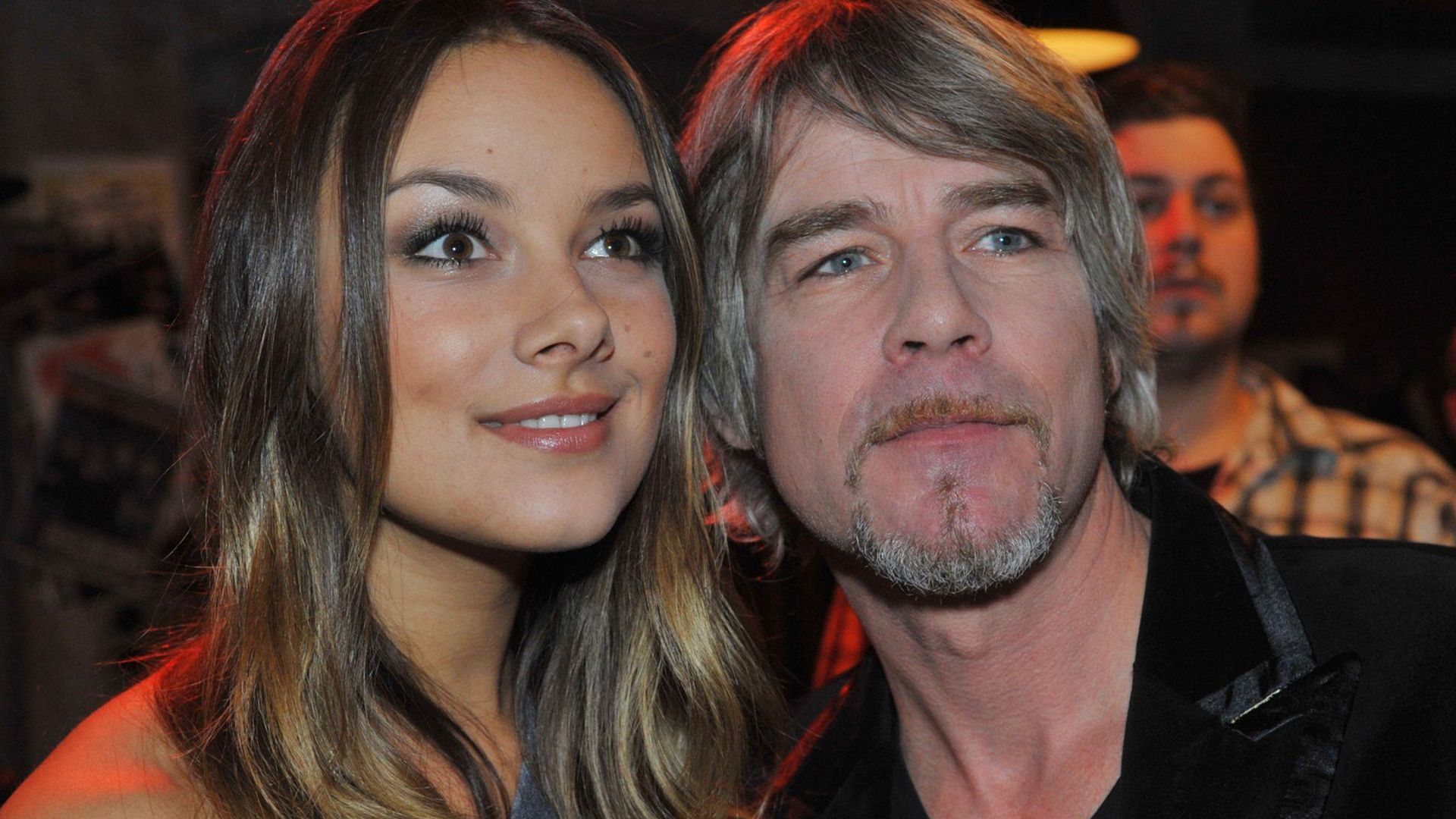 GZSZ-Tim Williams liebt Janina Uhse auch in echt | Promiflash.de