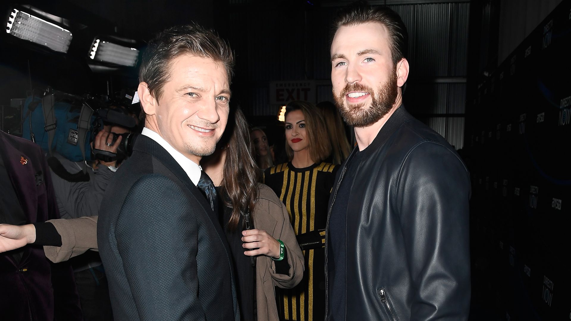 Nach Unfall: Jeremy Renner und Chris Evans scherzen im Netz