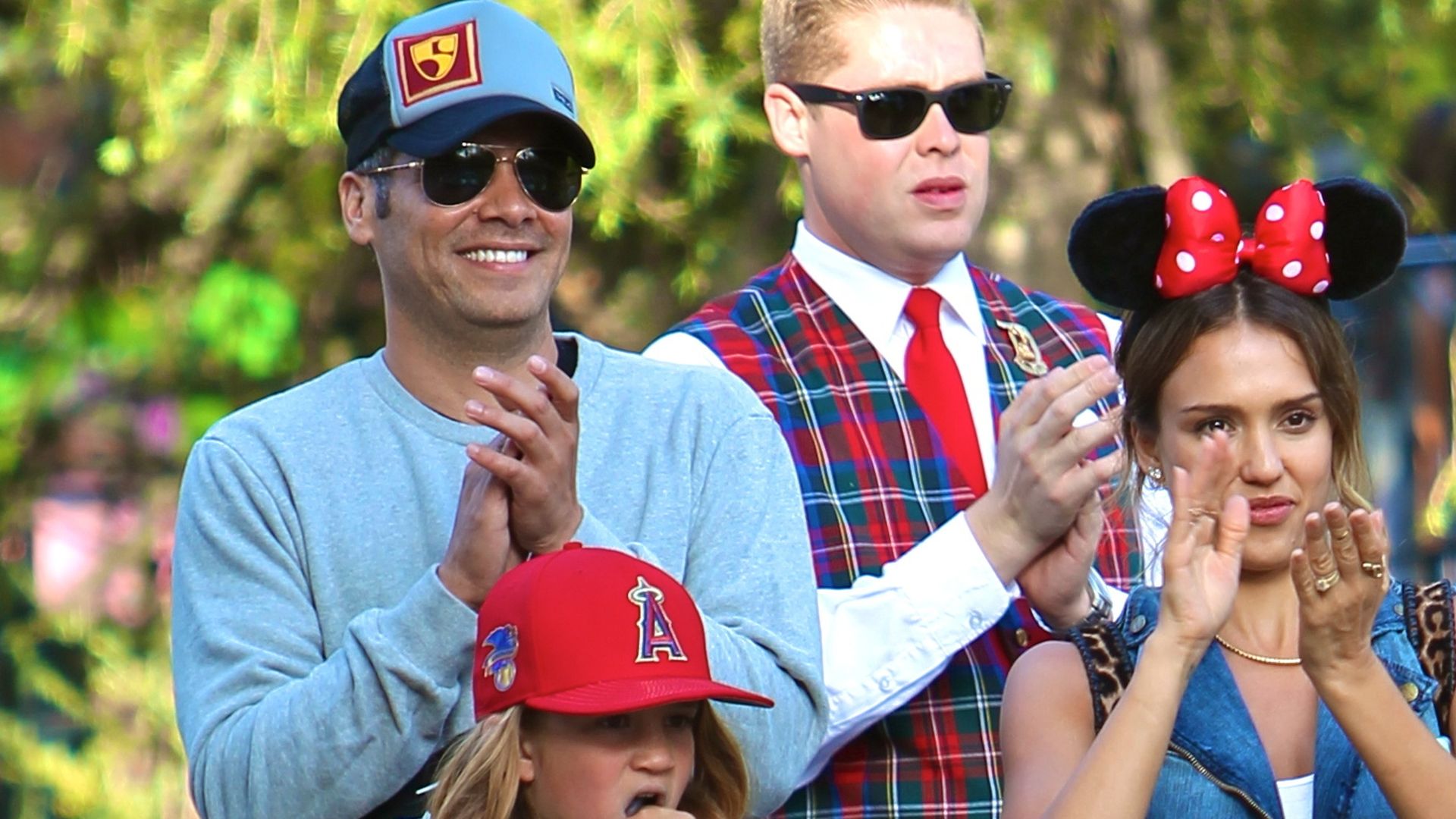 Süße Fotos: Jessica Alba verzaubert Disneyland! | Promiflash.de