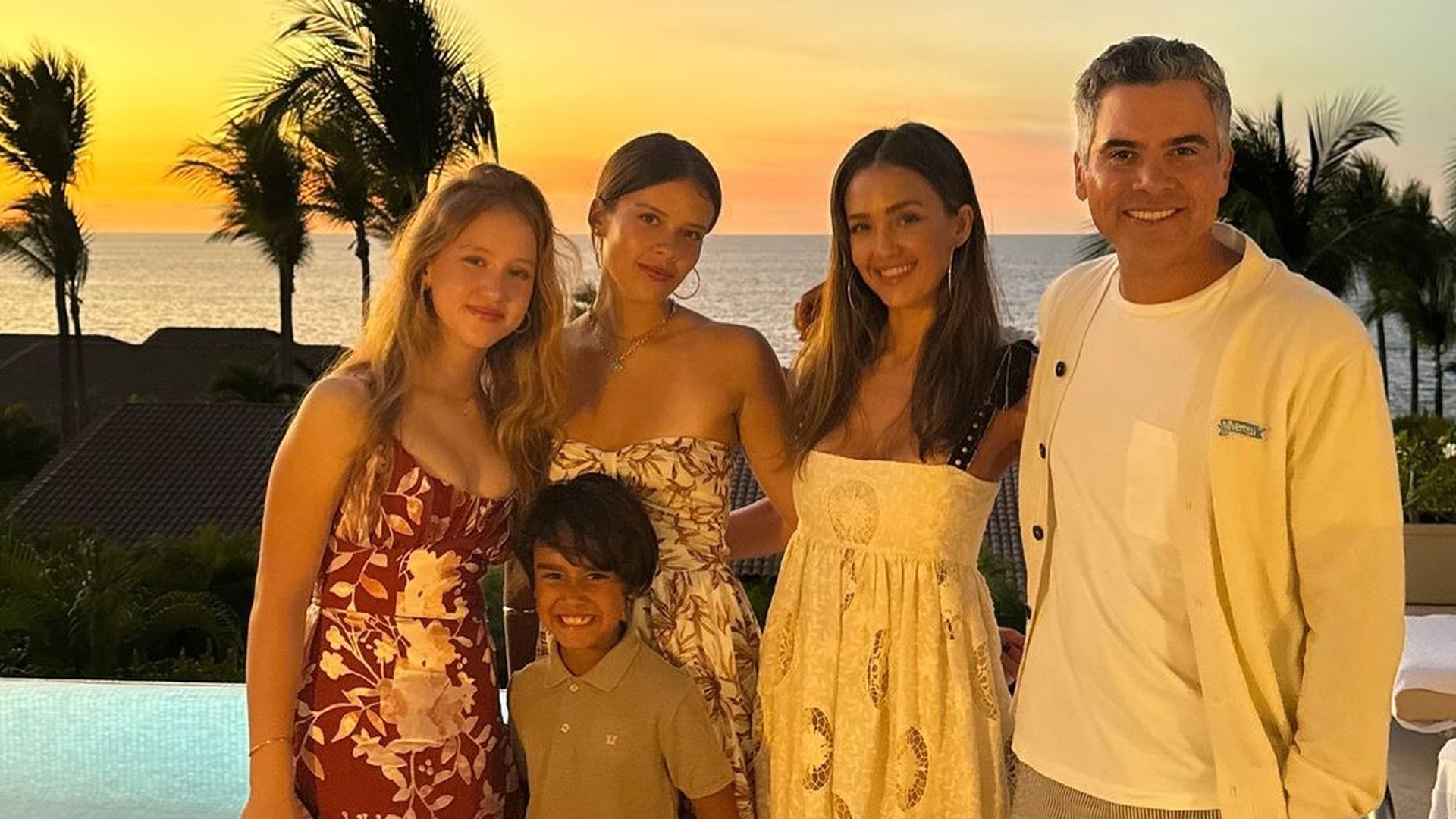 Jessica Albas Töchter sind mittlerweile genauso groß wie sie