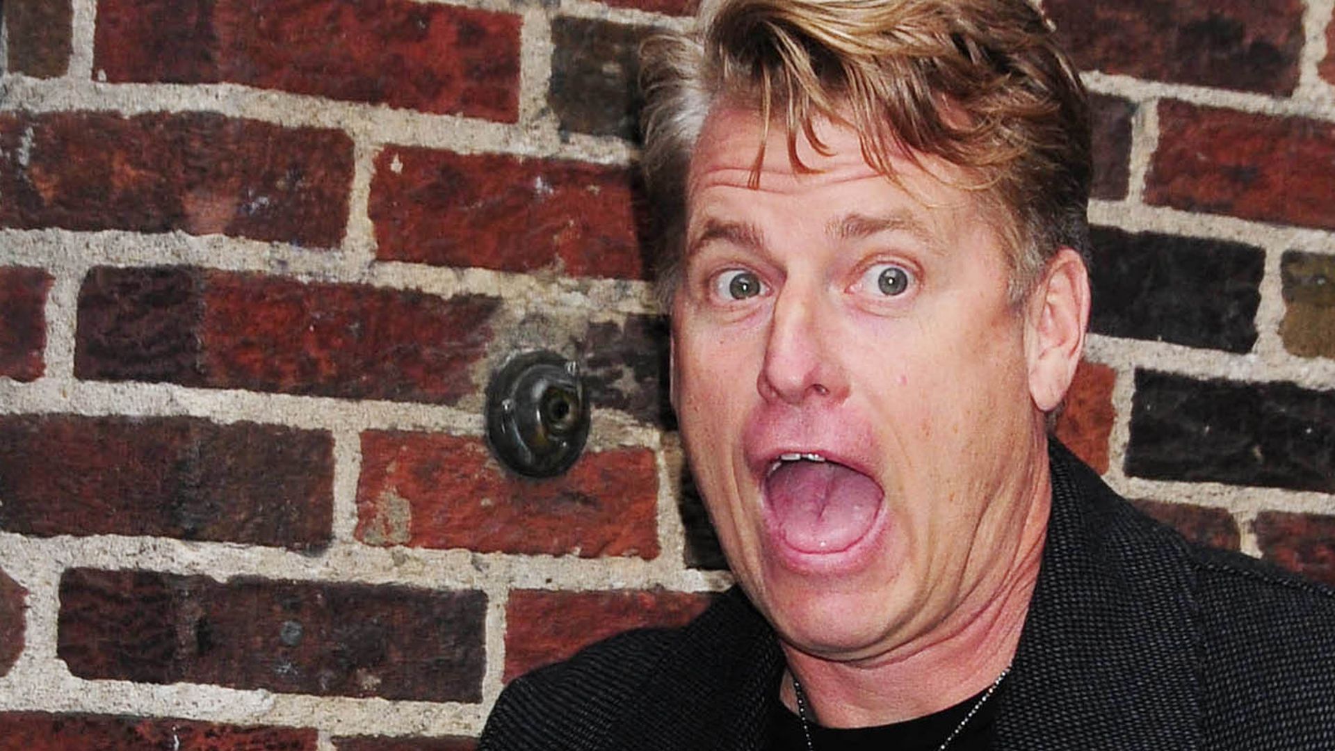 Papa Simpson ist "immer noch" nicht schwul! | Promiflash.de