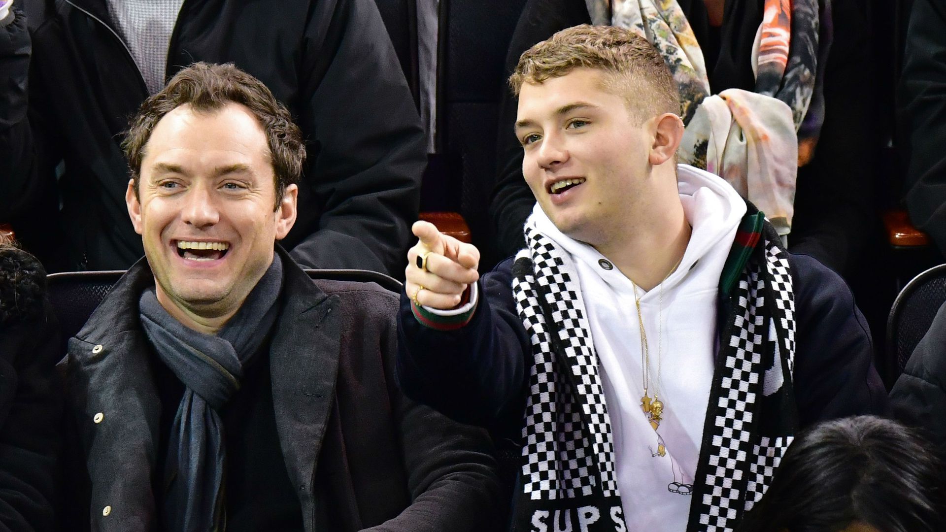 Nur Sohn von Jude Law? Teenie-Schwarm Rafferty ist viel mehr ...