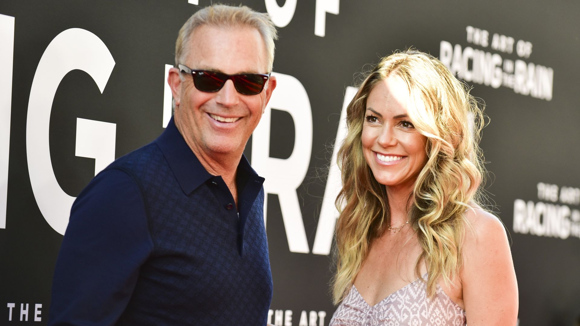 Darum forderte Christine mehr Unterhalt von Ex Kevin Costner