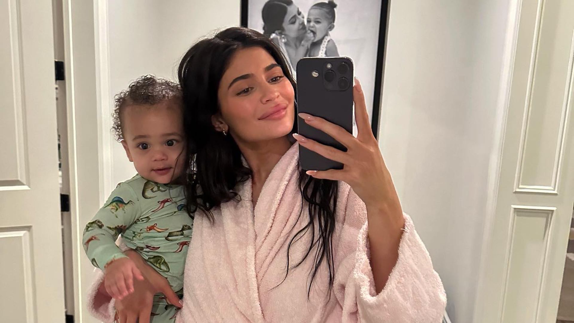 So normal ist Kylie Jenners Morgenroutine mit ihren Kids!