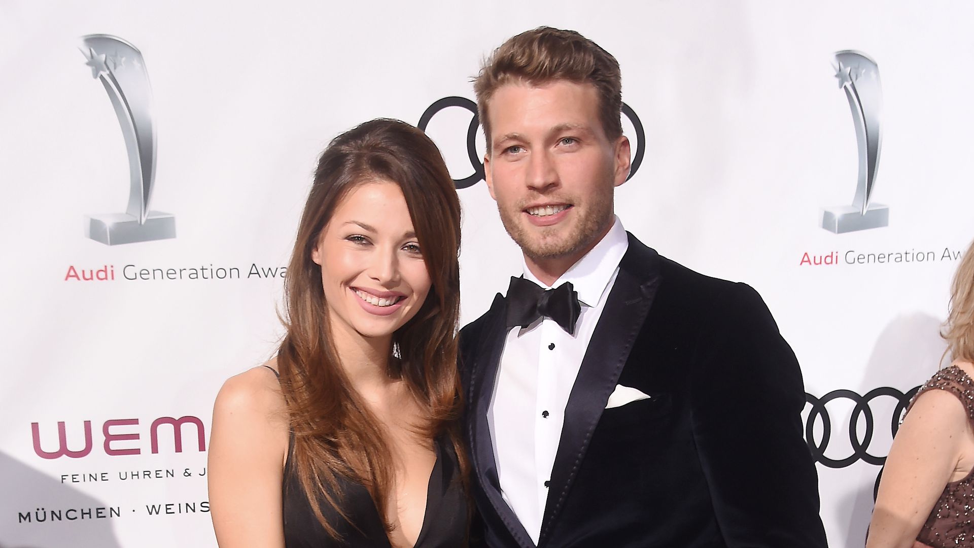 Neue Flamme? Raúl Richter mit heißer Red-Carpet-Begleitung! | Promiflash.de