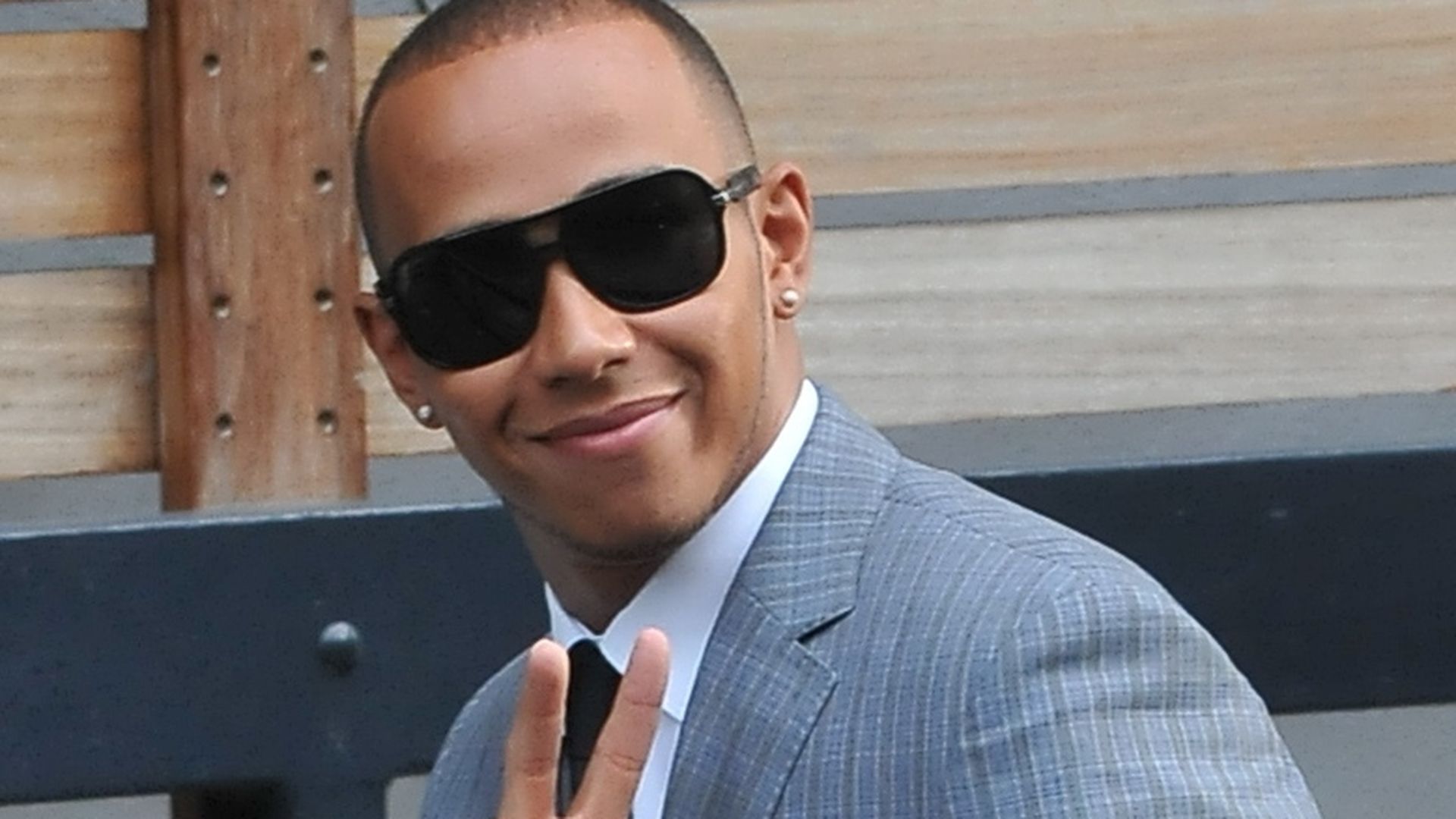 Wird Lewis Hamilton bald Schauspieler? | Promiflash.de