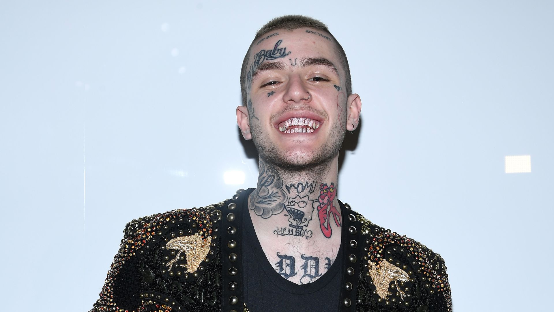 Was ist passiert? US-Rapper Lil Peep stirbt mit 21 Jahren! | Promiflash.de