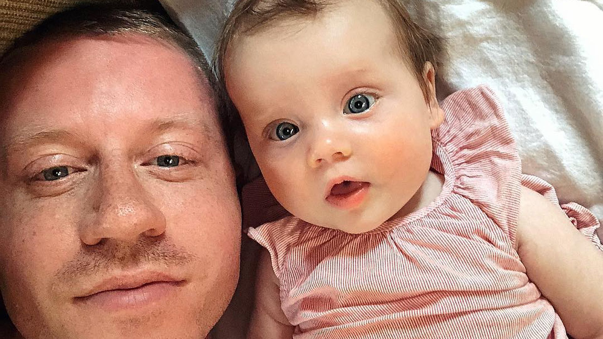 Geburtstags-Selfie: Macklemore feiert mit seiner Tochter | Promiflash.de