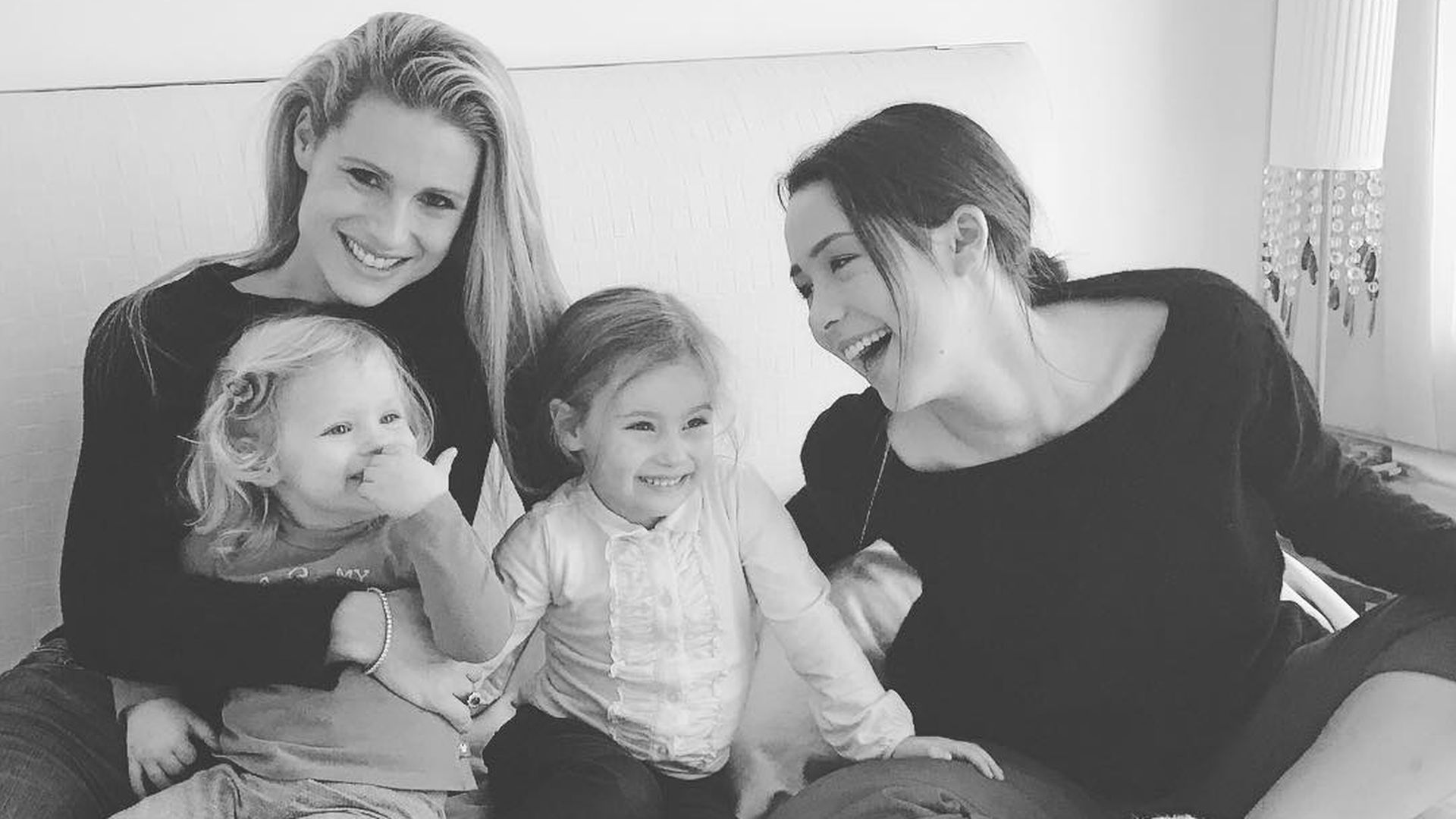 Endlich ein Junge? Michelle Hunziker soll 4. Baby erwarten! | Promiflash.de