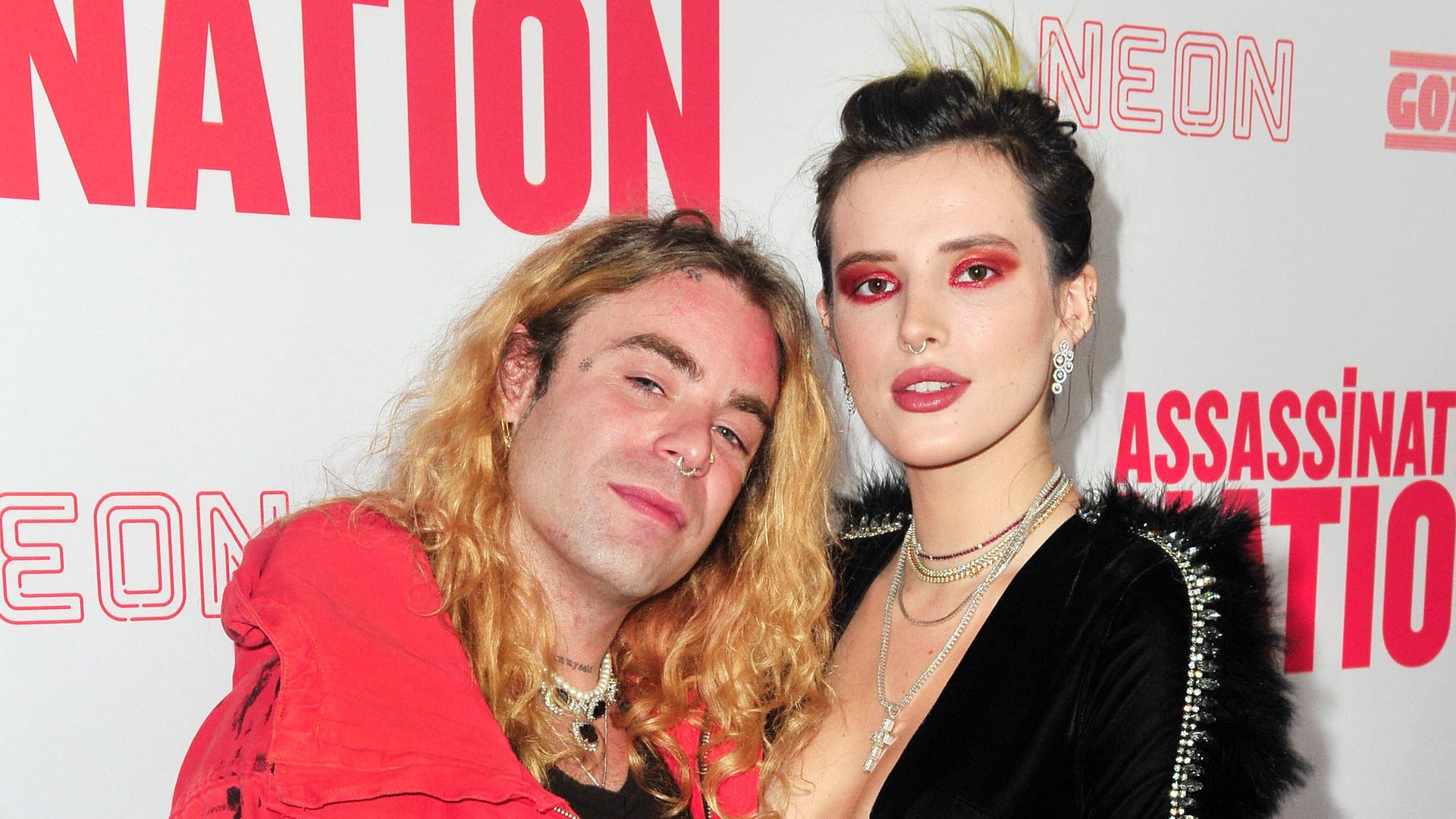Wie süß! Bella Thorne kuschelt öffentlich mit Freund Mod Sun ...