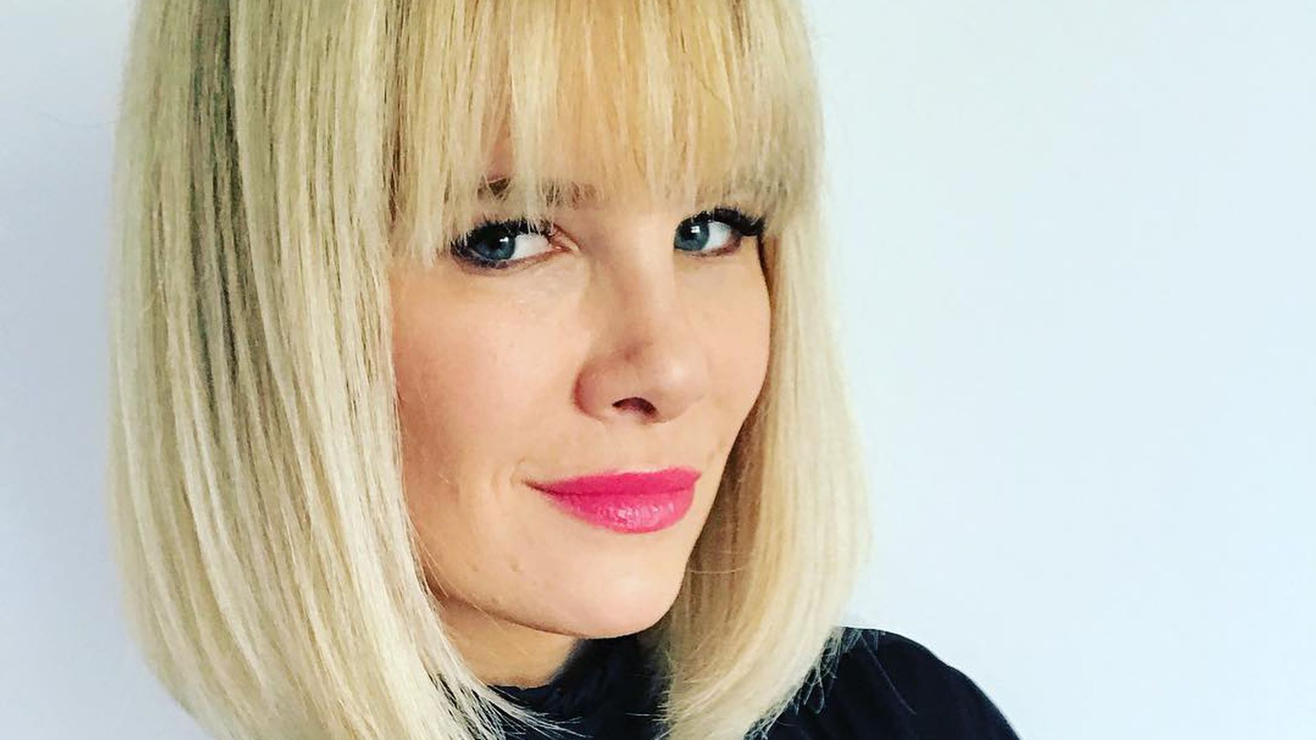 Neuer Style: Monica Ivancan begeistert Fans auch "seriös"! | Promiflash.de