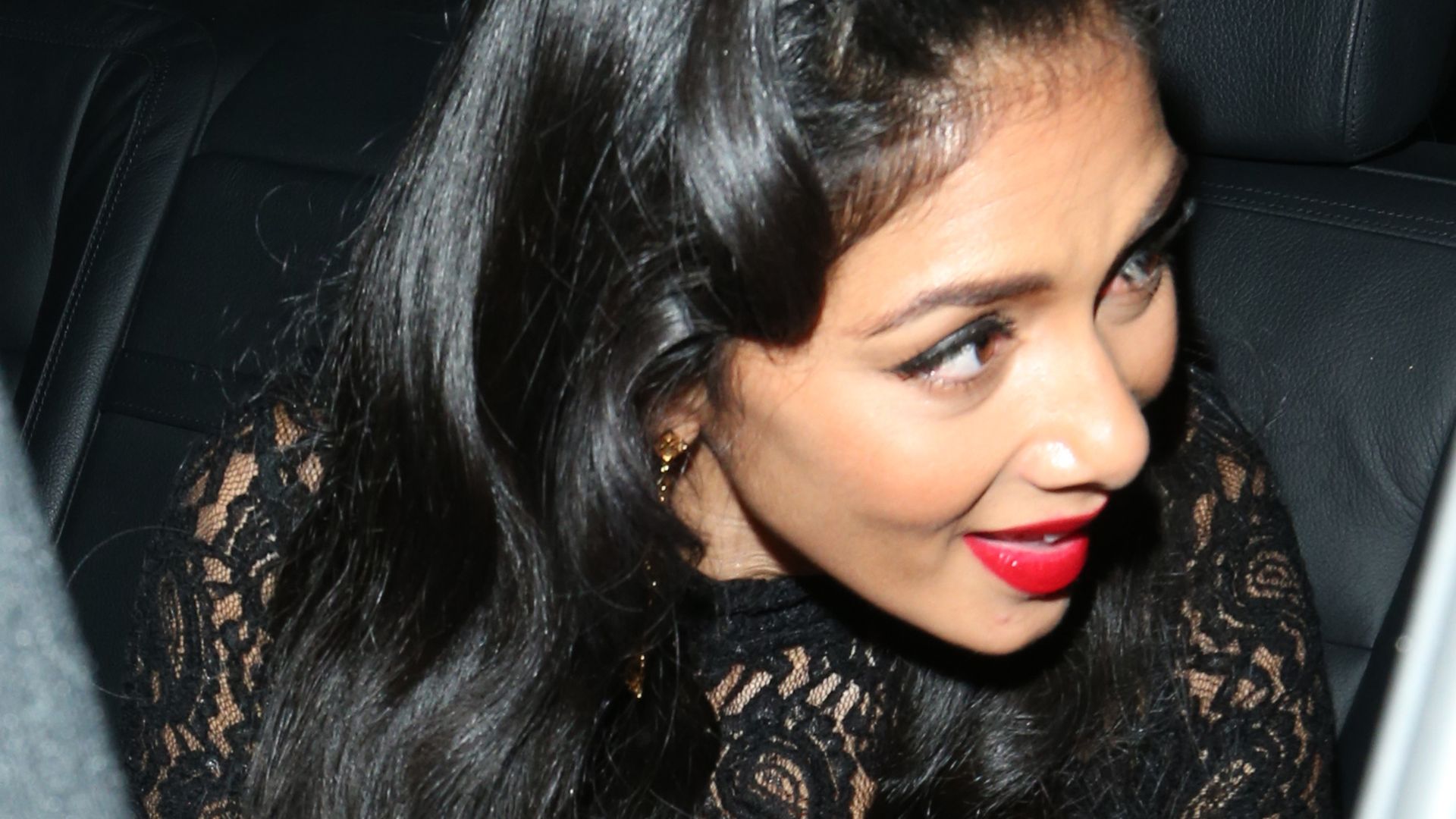 Hoppla! Slip-Blitzer bei Nicole Scherzinger | Promiflash.de