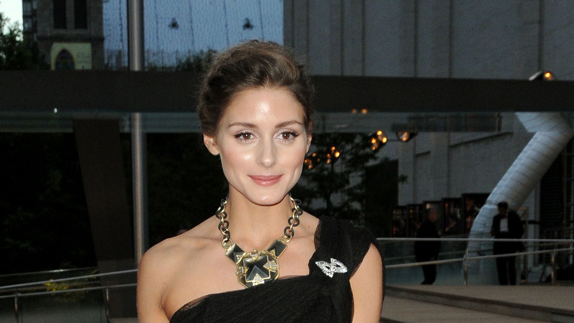 Olivia Palermo: Tolles Kleid, fragwürdige Tasche | Promiflash.de