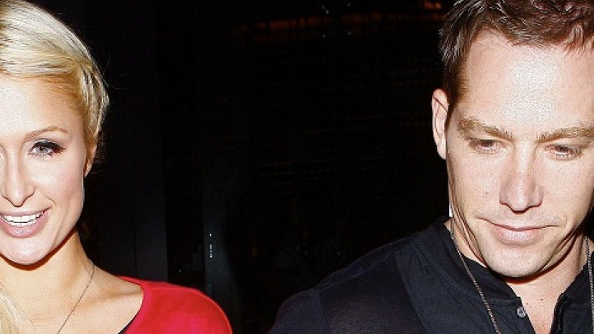 Sind Paris Hilton und Cy Waits verlobt? | Promiflash.de