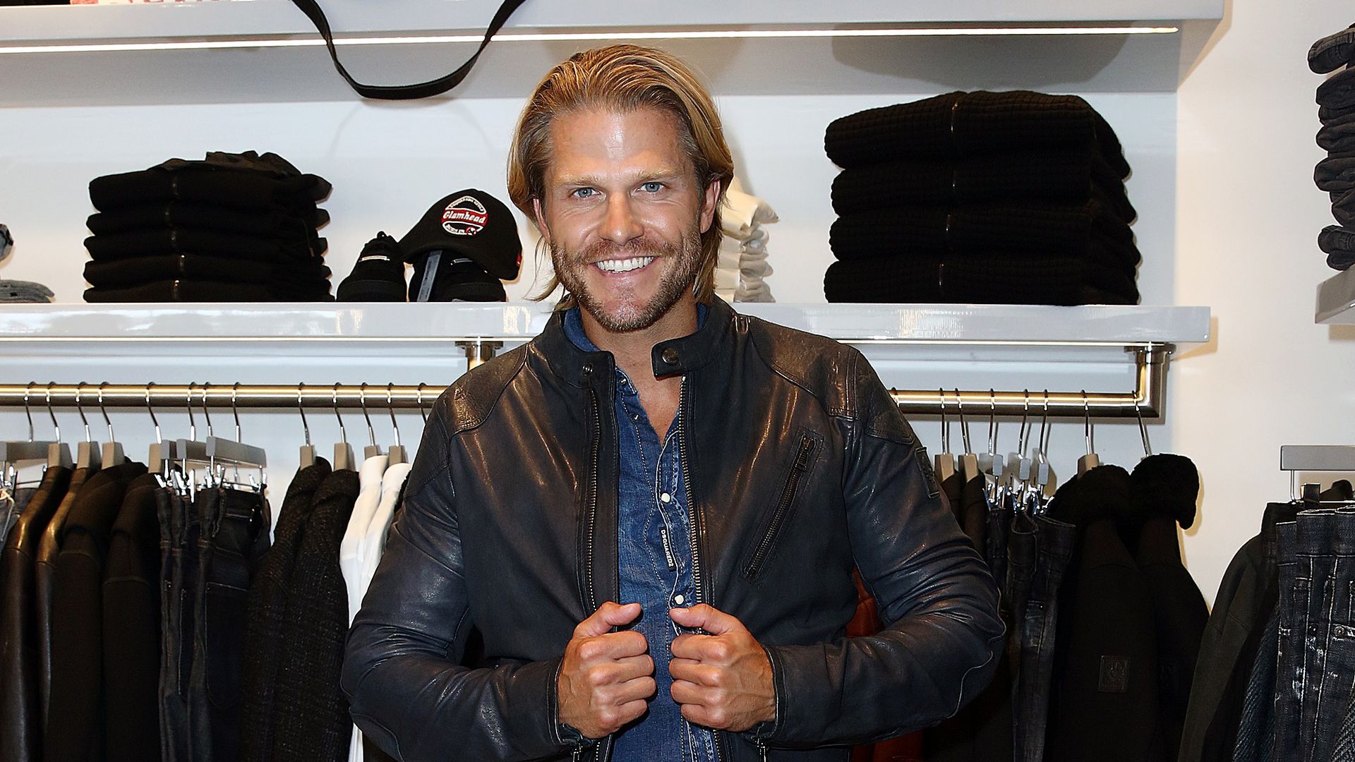 Wie bitte? Paul Janke gibt "Bachelor in Paradise"-Barkeeper