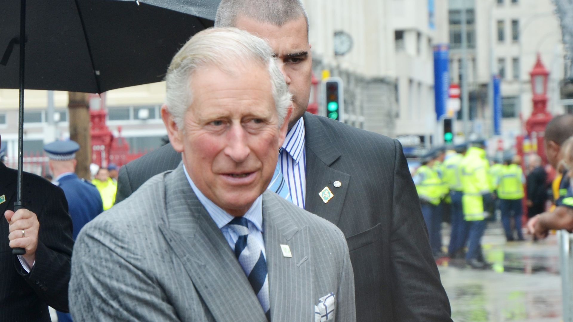 Enkel-Schreck! Wird Prinz Charles kein guter Opa? | Promiflash.de