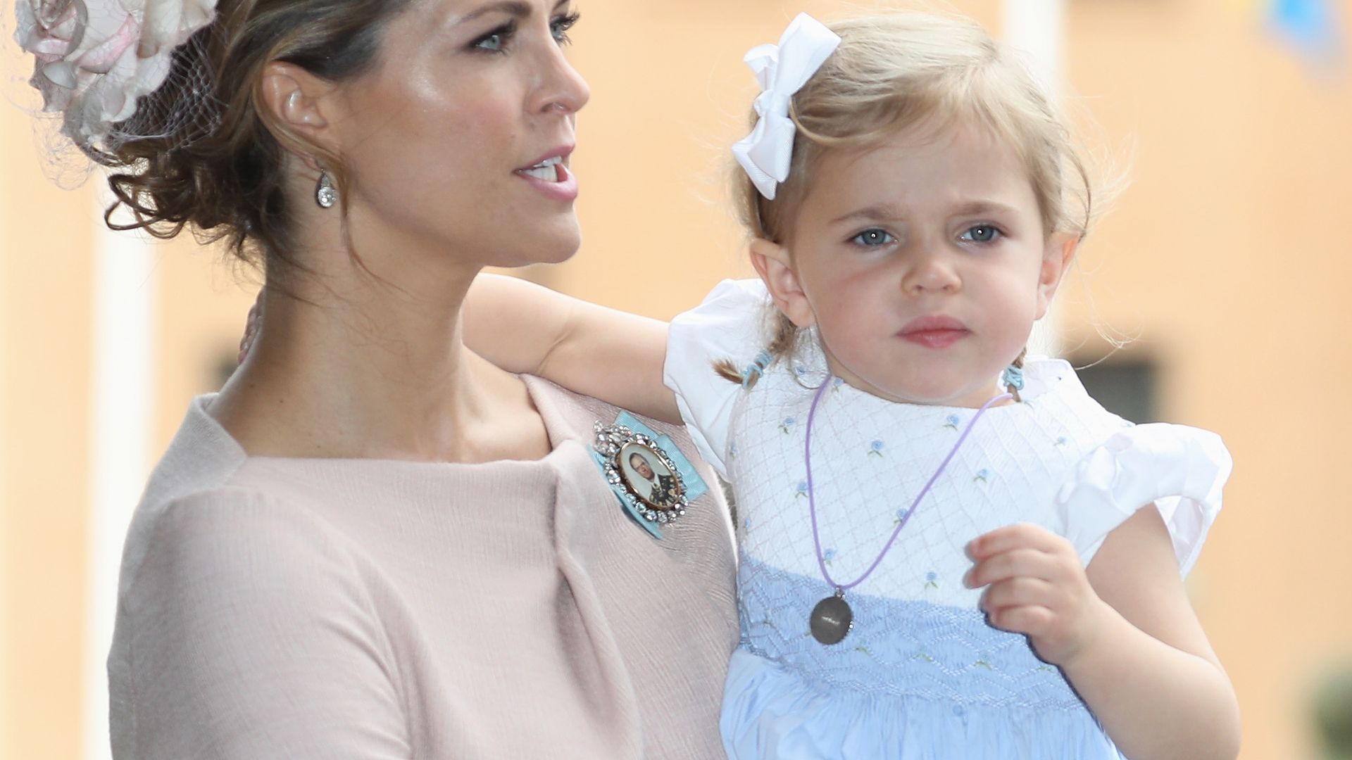 Süße Royal-Fotos: Prinzessin Madeleine & Kids im Paradies! | Promiflash.de